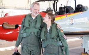 EL VUELO DEL REY Y LA PRINCESA. General de División (R.) Rafael Dávila ...